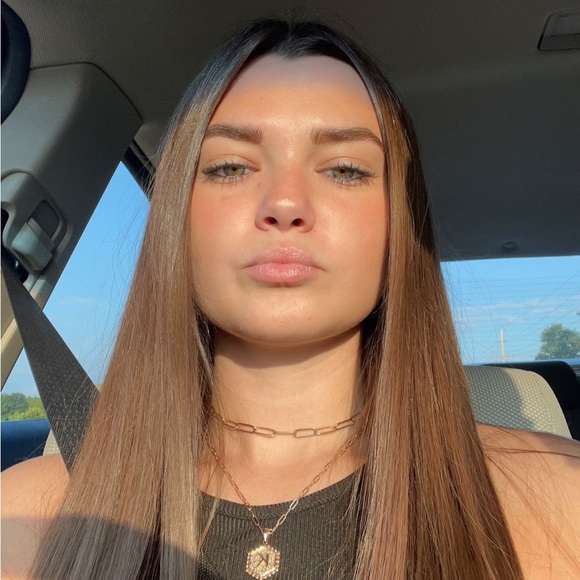 Kellsie's Closet (@johnson_kellsie) | Poshmark